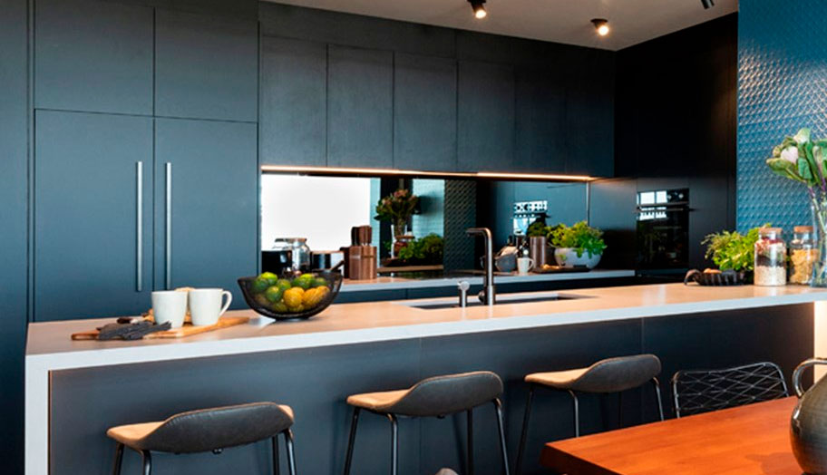Kitchen Talk - Black or White | PlaceMakers NZ